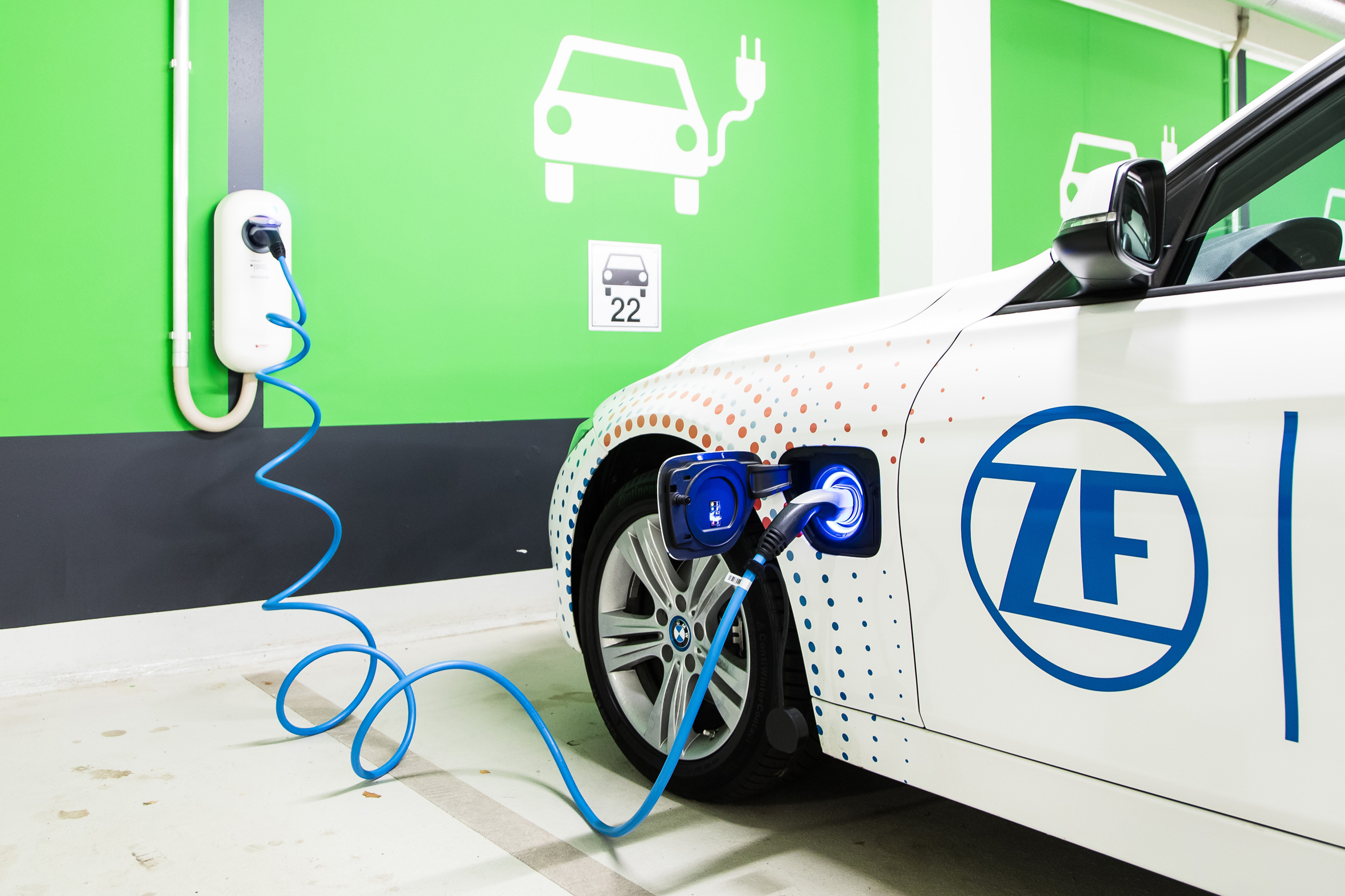 Die Elektrifizierung des Verbrenners mit ZF-Hybridgetrieben ...